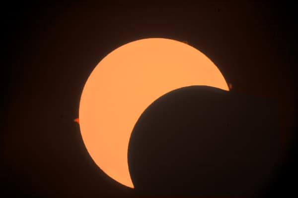 How to take photos of Monday's solar eclipse | Amateur Photographer