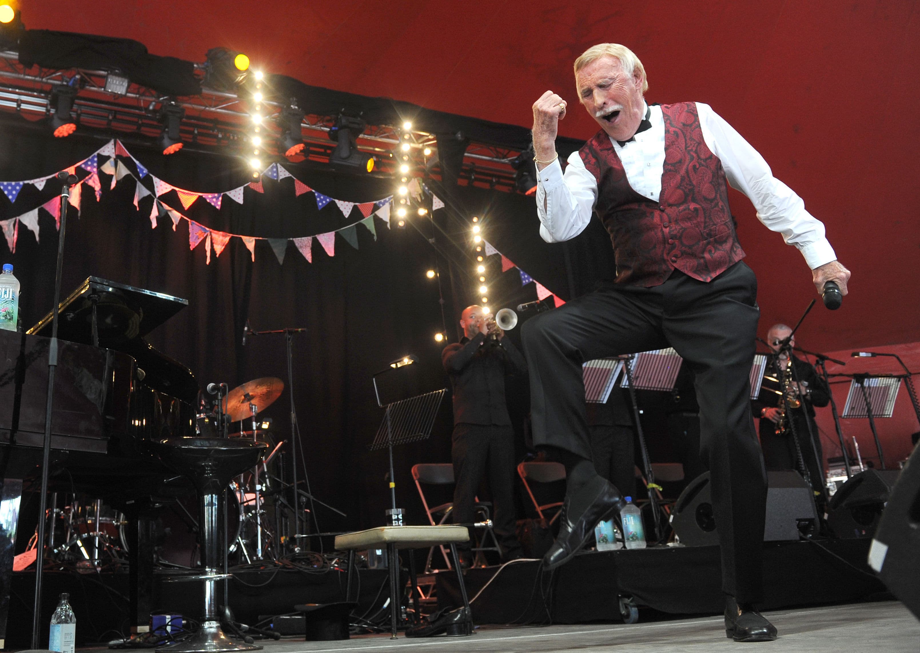 Bruce Forsyth - a celebration of his life in pictures | Amateur ...