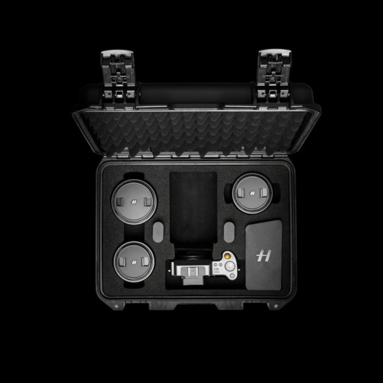 Hasselblad launches X1D 'Field Kit' bundle offers great value