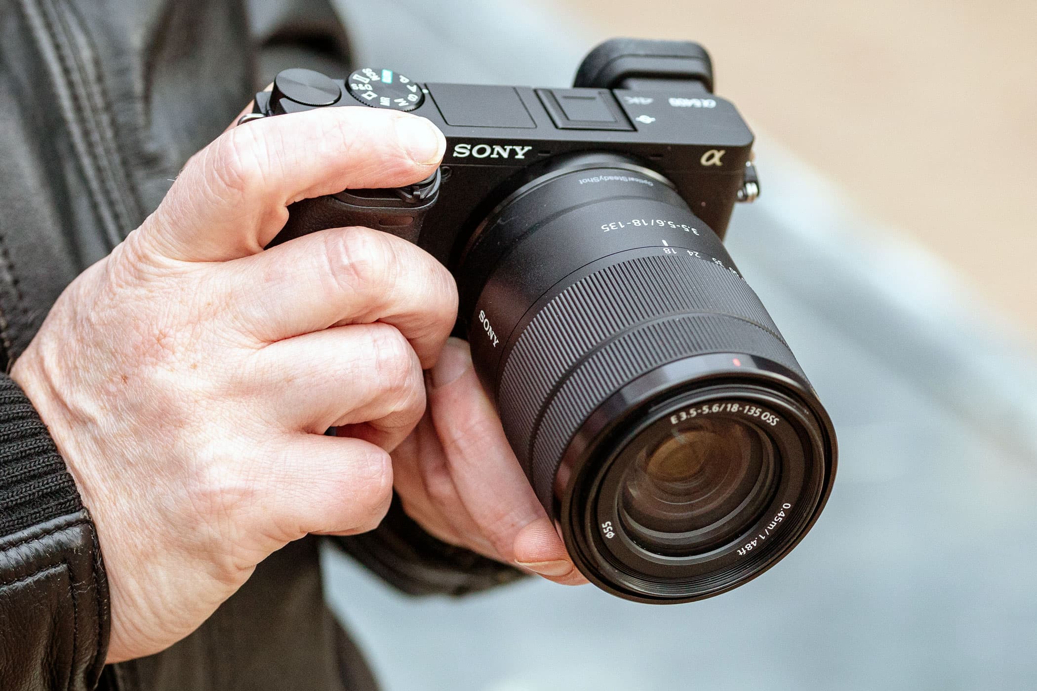 Take-anywhere mirrorless camera with superb autofocus falls in price | Amateur Photographer