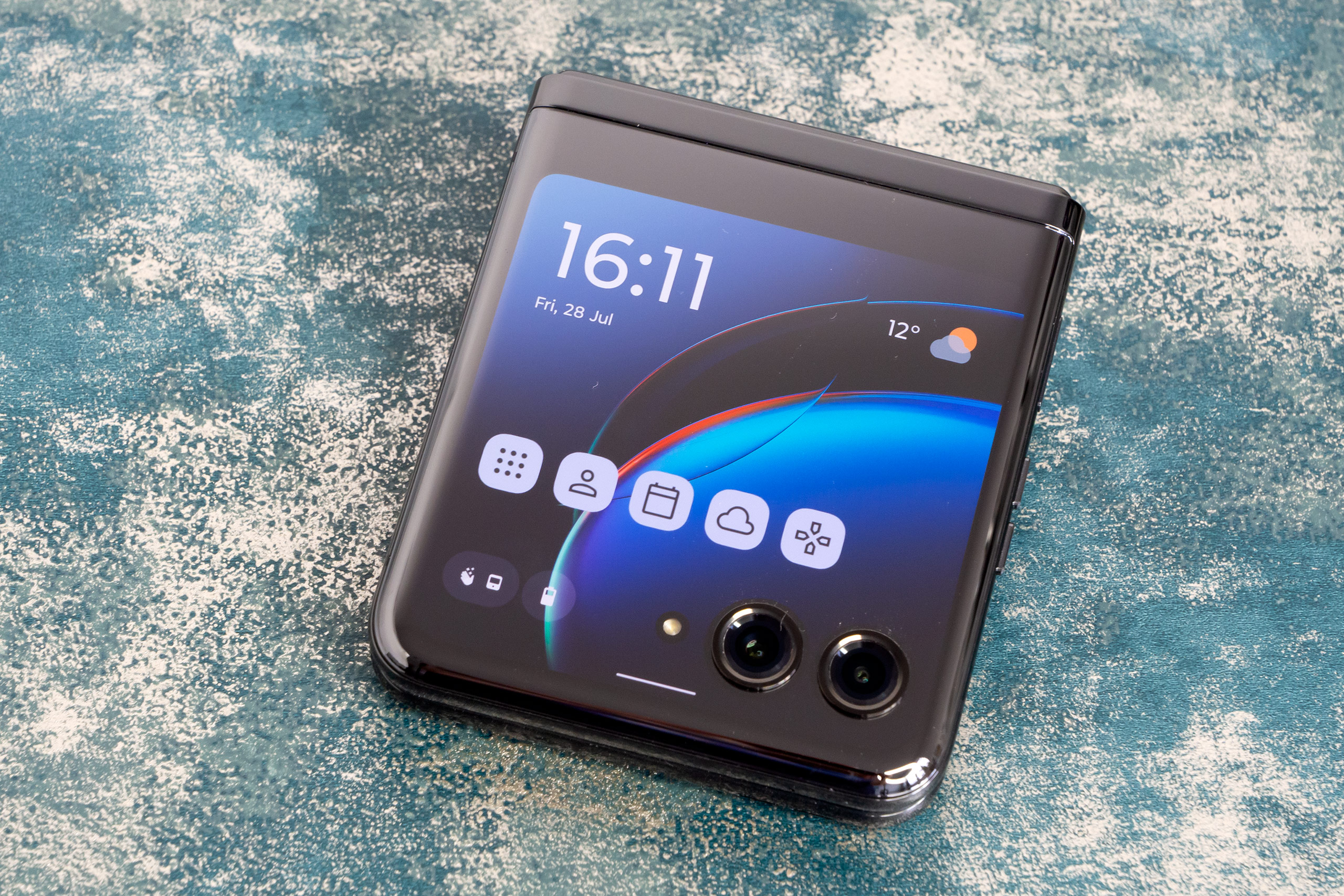 Motorola Razr 40 Ultra Review - Flipping fun | Amateur Photographer