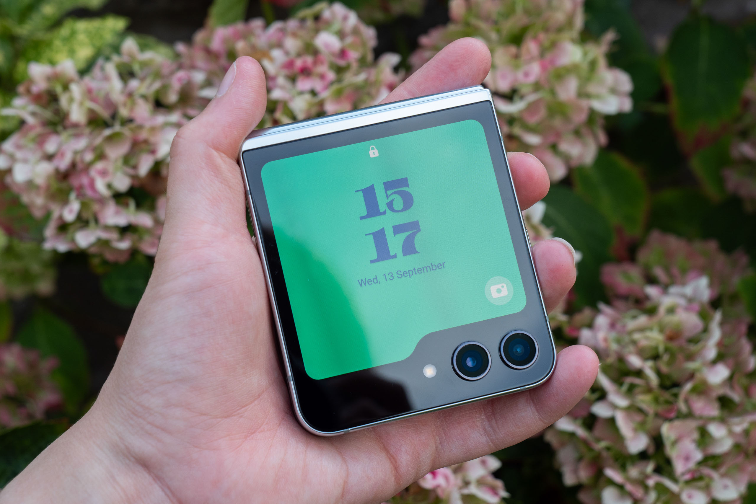 Samsung Galaxy Flip 5 Review: Flipping expensive | Amateur Photographer