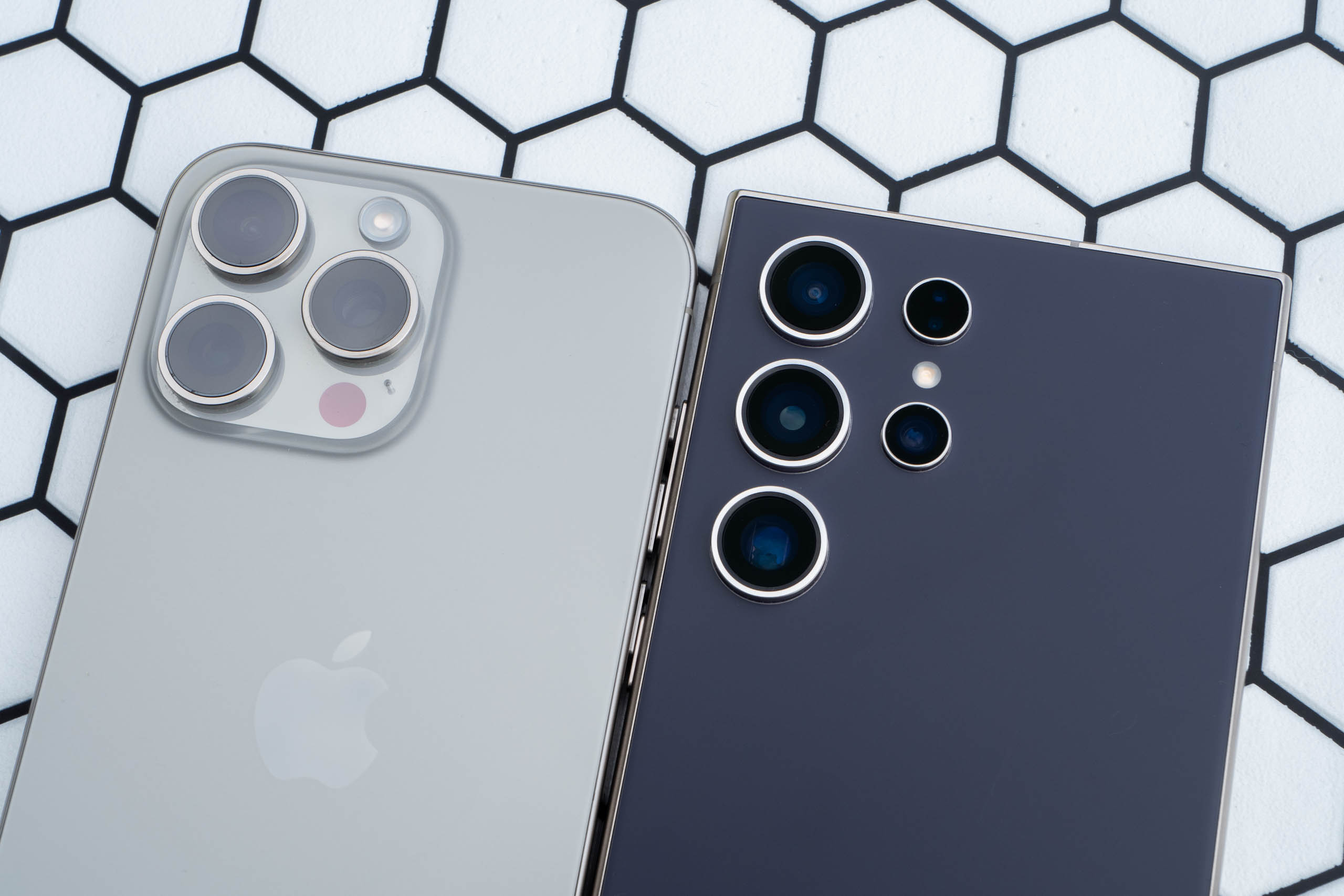 iPhone 15 Pro Max vs Samsung Galaxy S24 Ultra: Cameras compared ...