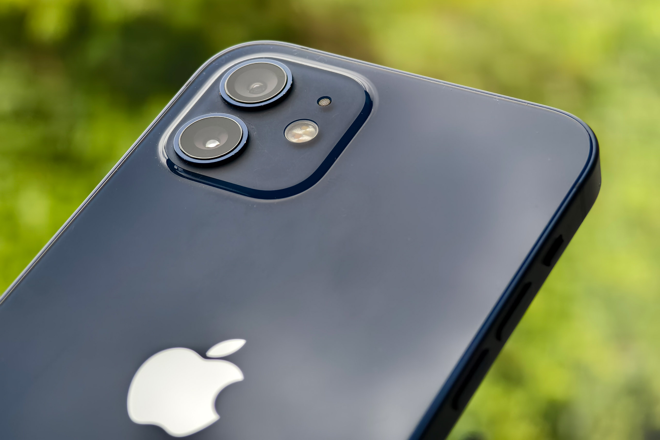 iPhone 12 review - the best iPhone for under £250? | Amateur Photographer