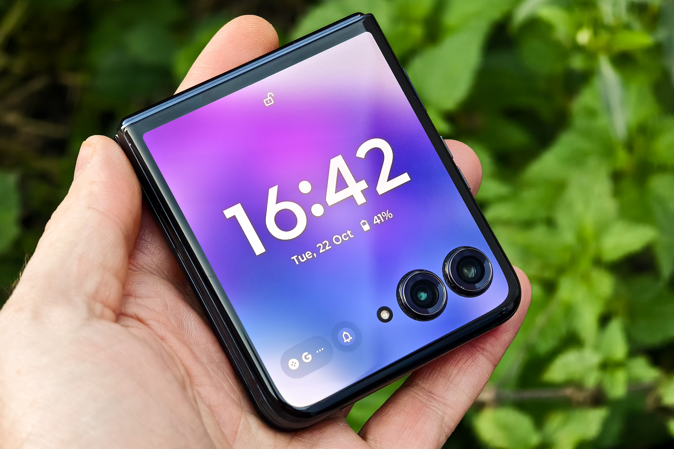Motorola Razr 50 Ultra Review - Flip or flop? | Amateur Photographer