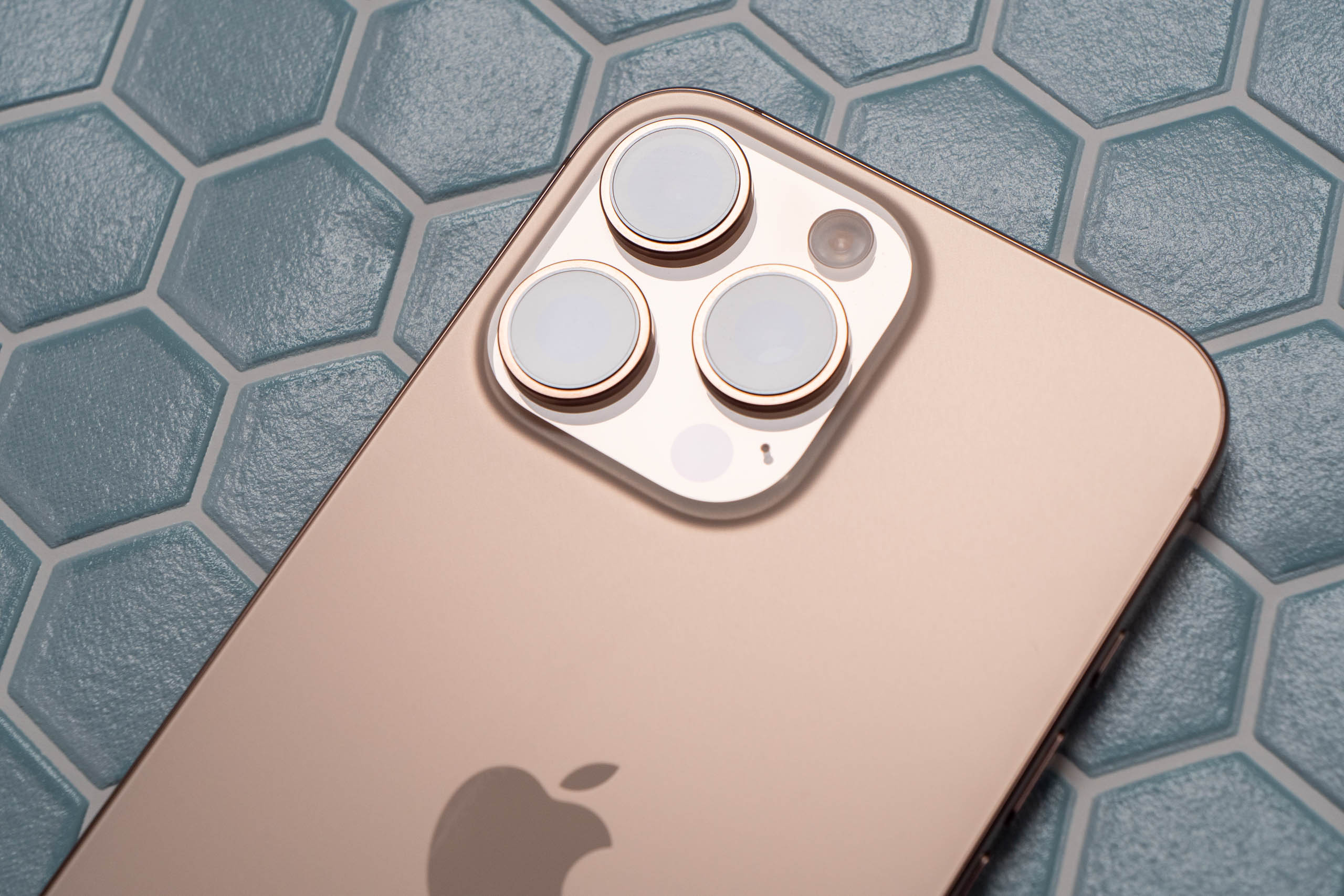 iPhone 16 Pro Max Review: Gonna need a bigger pocket | Amateur Photographer