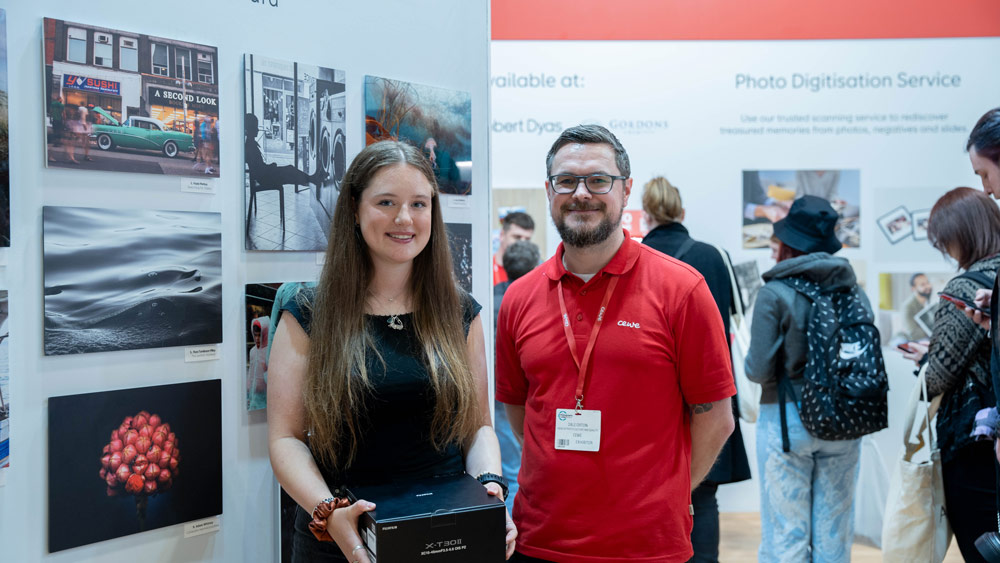 Student wins big CEWE award with a 'Perfect Moment' | Amateur Photographer