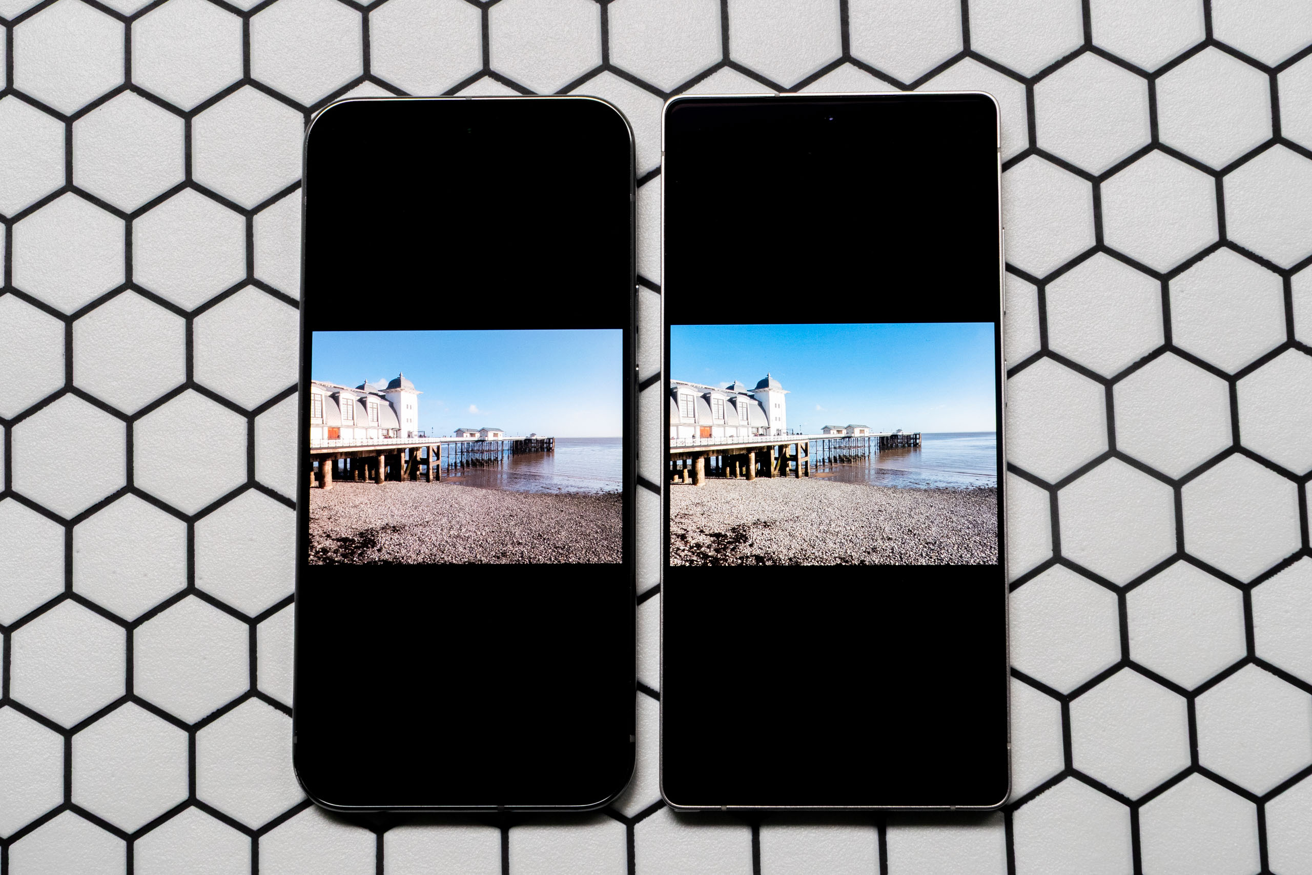 I tested the cameras of Galaxy S25 Ultra vs Pixel 9 Pro XL - and there ...