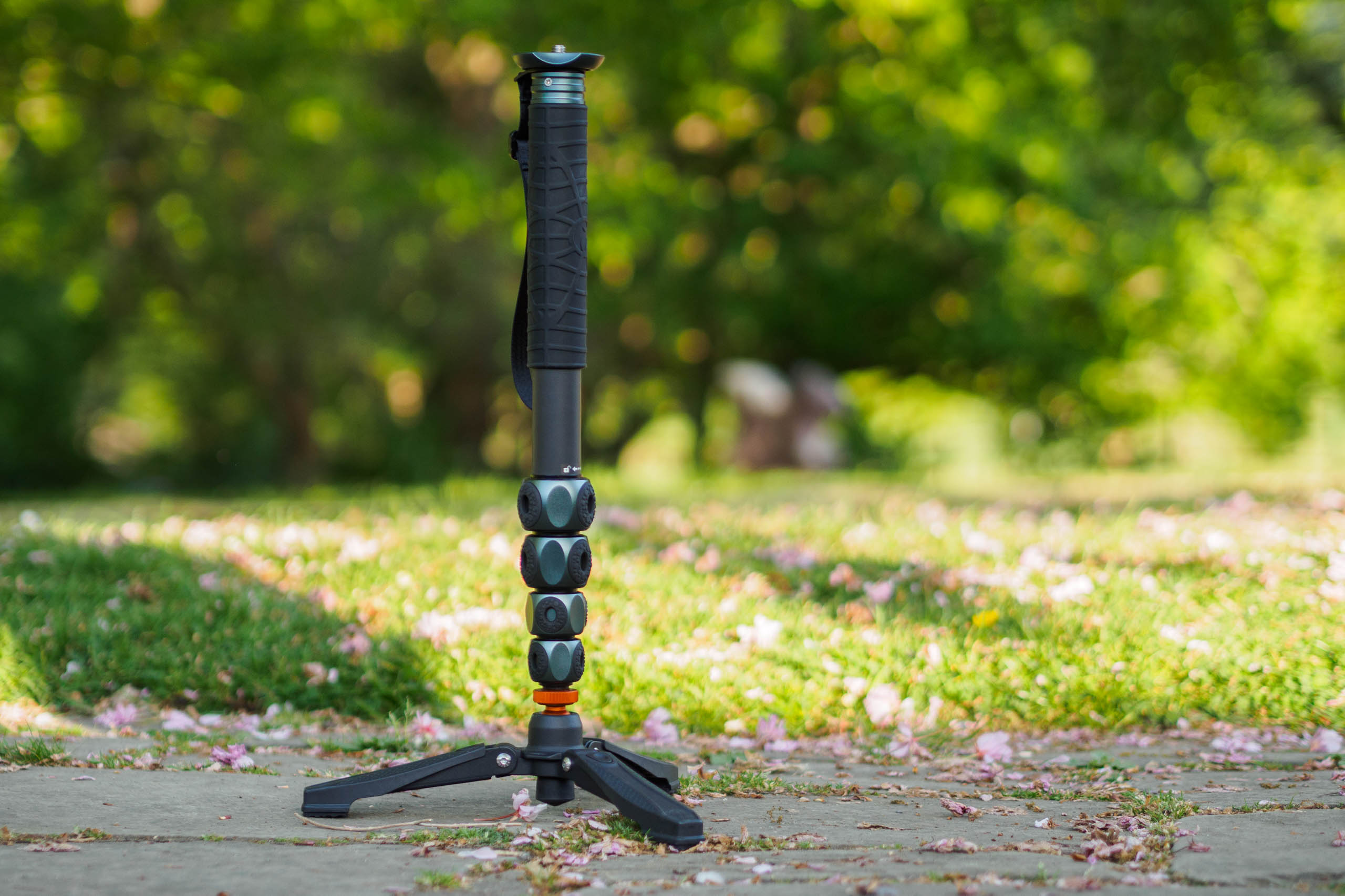 3 Legged Thing Alana DocZ kit review - a top-quality monopod for big ...