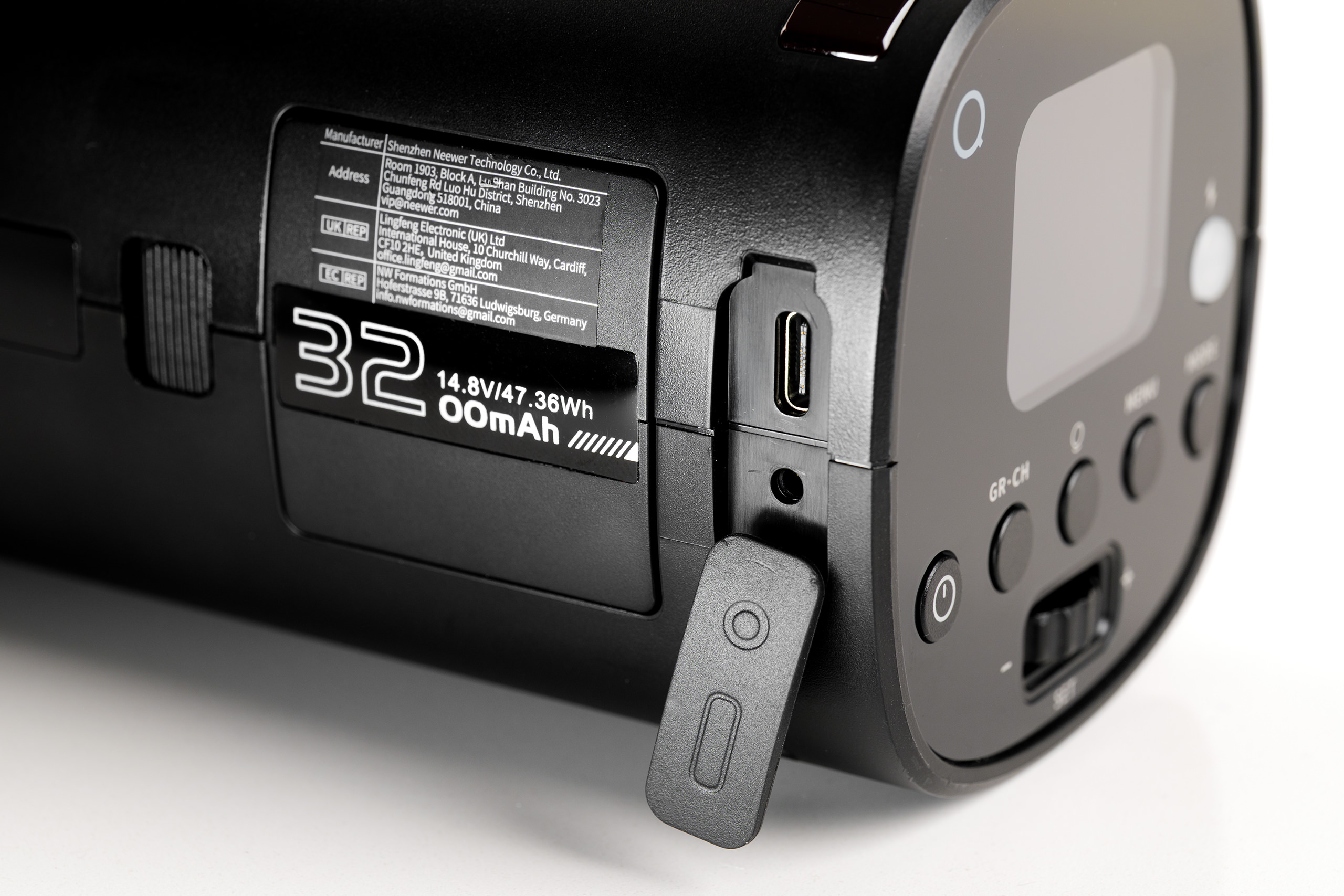 Neewer Q200 review - well featured and portable studio flash | Amateur ...