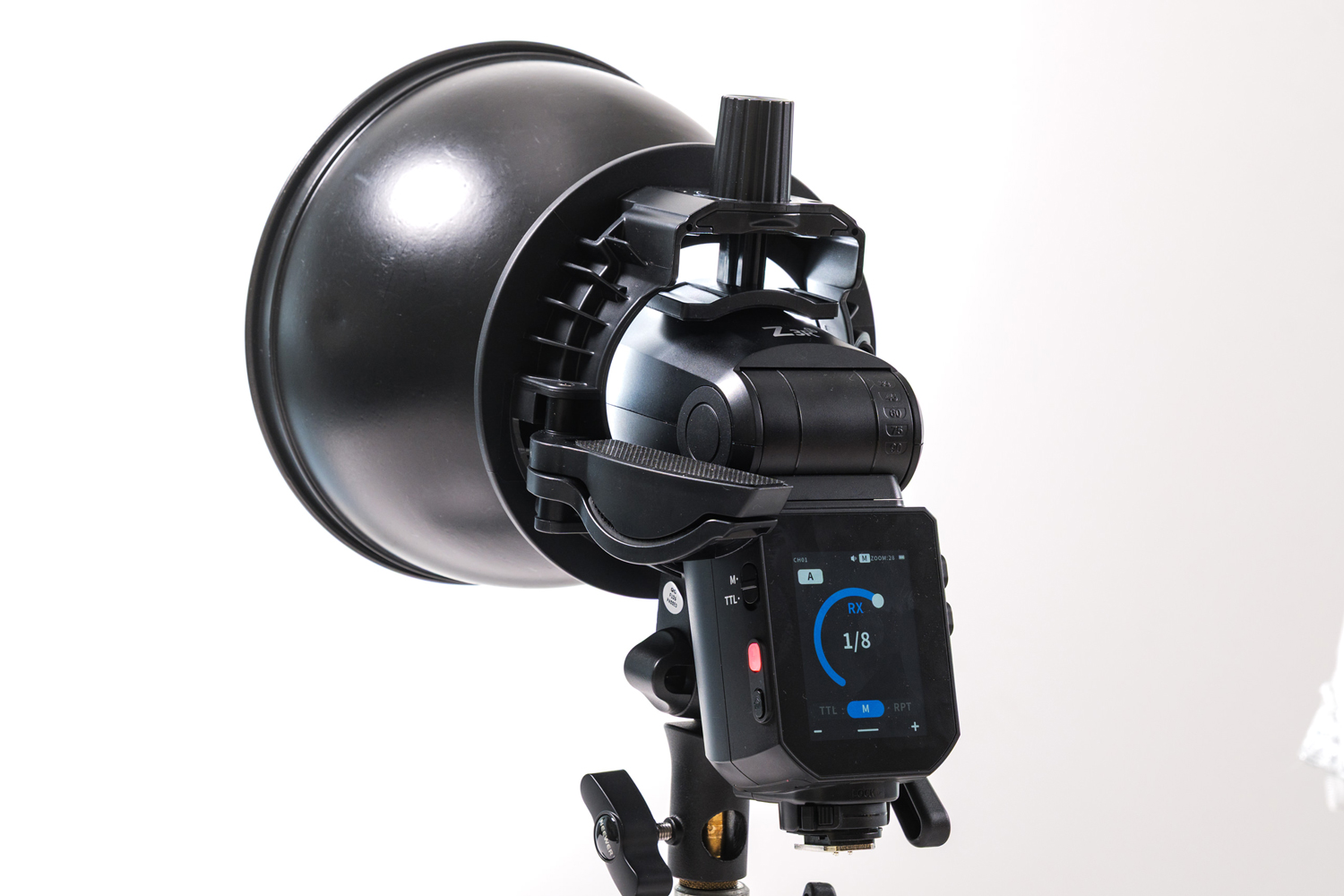 Neewer Z3R flash review - reliable power and touchscreen control ...